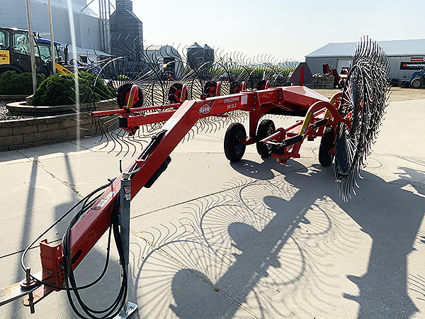 Used Kuhn SR300 12-wheel SpeedRake V-rake